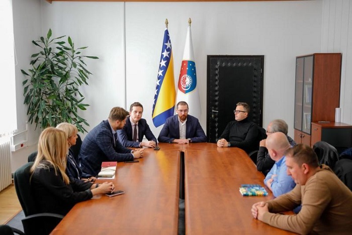 Radni sastanak Vlade KS sa zanatlijama: Zajednički koraci ka očuvanju ...